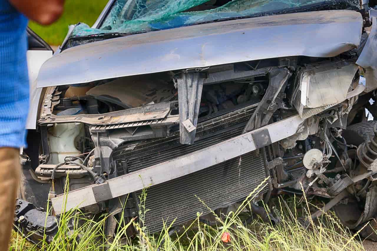 Strefa zgniotu w samochodzie. Co to? Jak działa? | Beesafe